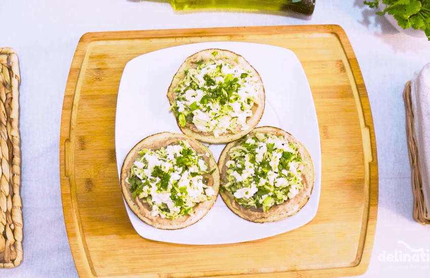 Tostadas de pollo en salsa verde | Delination